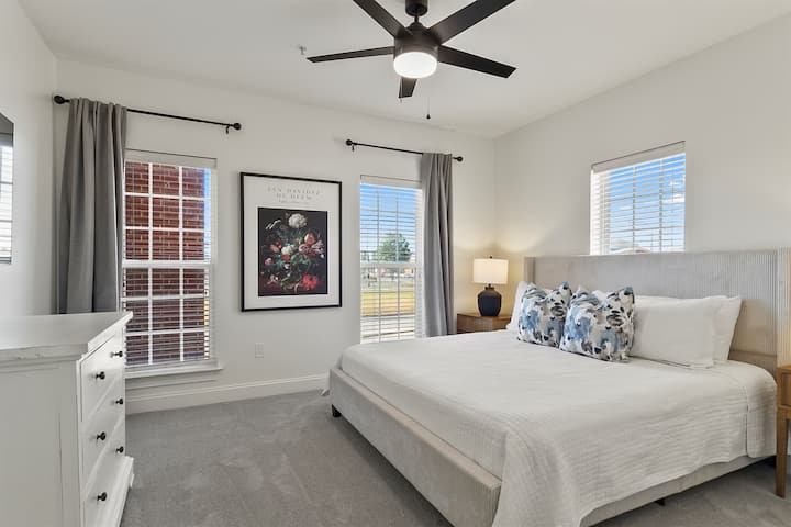 New Remodeled Condo Walk To Stadium - Tuscaloosa, AL