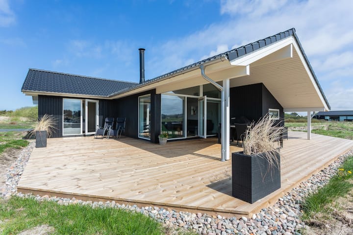Bright And Stylish Holiday Home With A Stunning. - Hirtshals