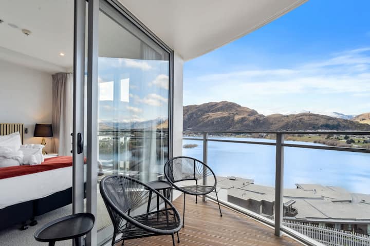 Sunlit Serenity, Lakefront Apartment - Queenstown, New Zealand