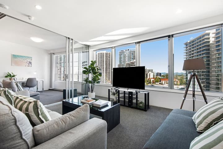 Coastal Comfort In Surfers. 1br + Study - Surfers Paradise