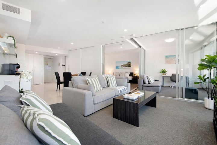Coastal Comfort In Surfers. 1br + Study - Surfers Paradise
