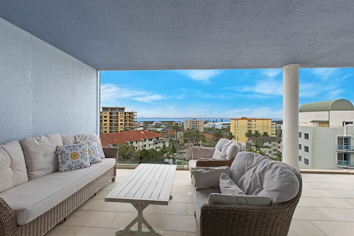 Penthouse-style Getaway | Heated Pool + Spa - The Entrance