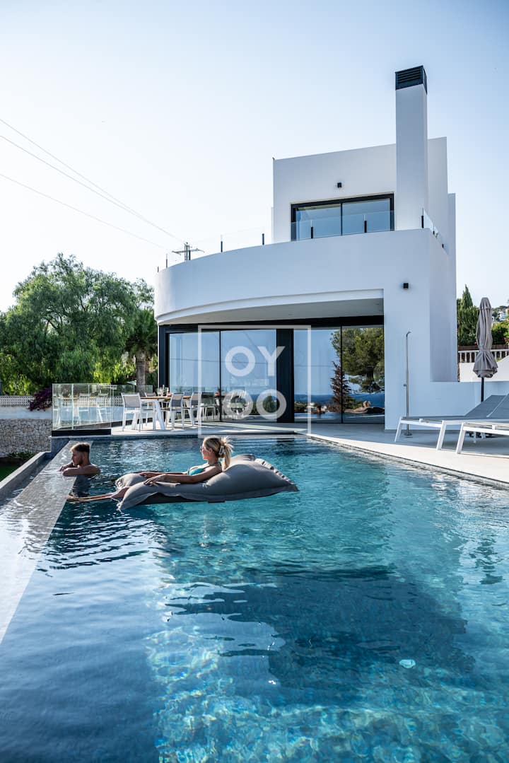 Sea & Mountain Views, Saltwater Pool, Design Villa - Spanien