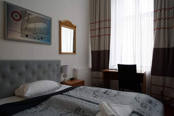 Cozy Single Room Near S-charlottenburg - Berlin