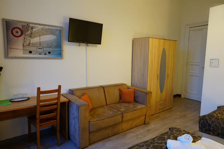 Triple Room In A Prime Location In Charlottenburg - Berlin