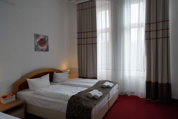 Triple Room In A Prime Location In Charlottenburg - 베를린