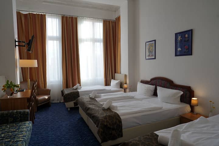 Quadruple Room Near S-charlottenburg Station - Berlin