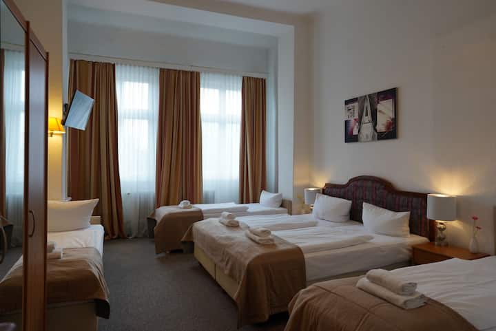Spacious 5-bed Room Near S-charlottenburg - Berlino