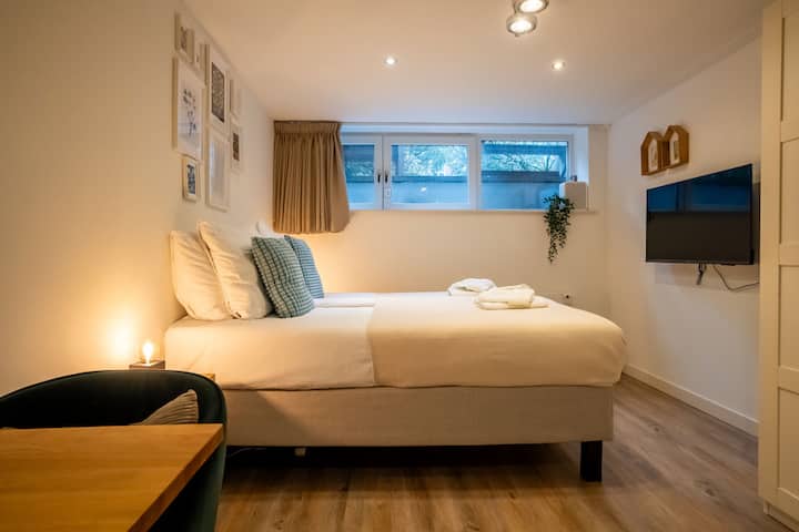 Spacious Nassau Canal Suite - Amsterdam