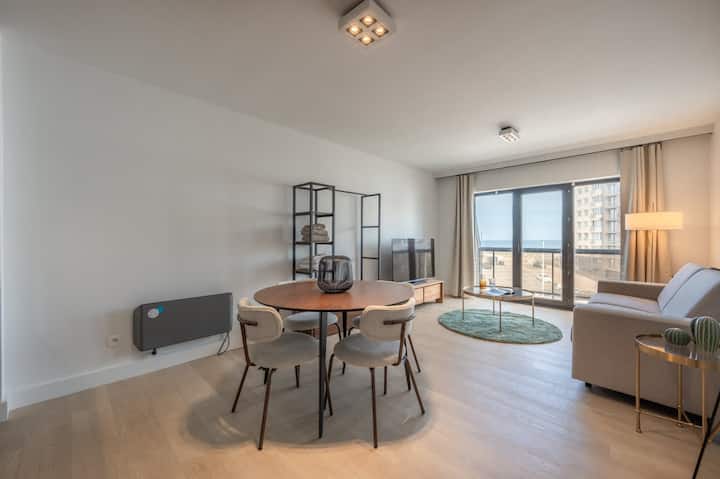 Bright Seaside Apartment With Balcony - Ostend