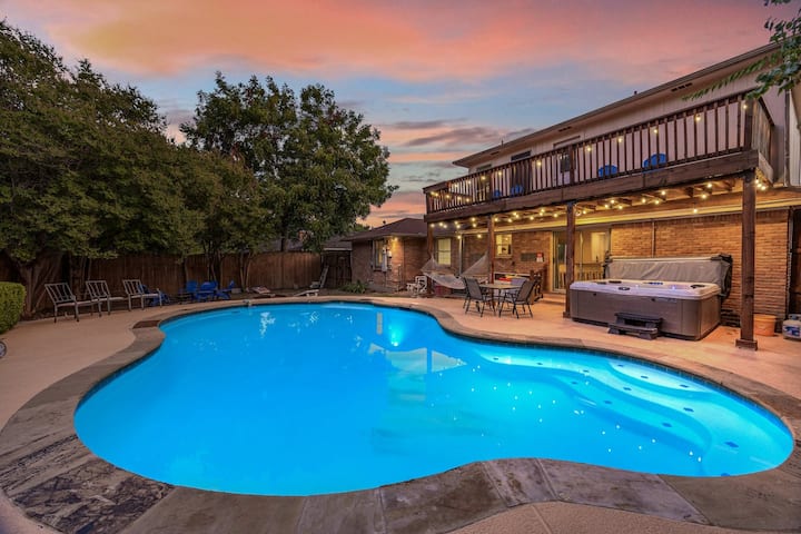 Pool, Hot Tub And Huge Game Room - Dallas, TX