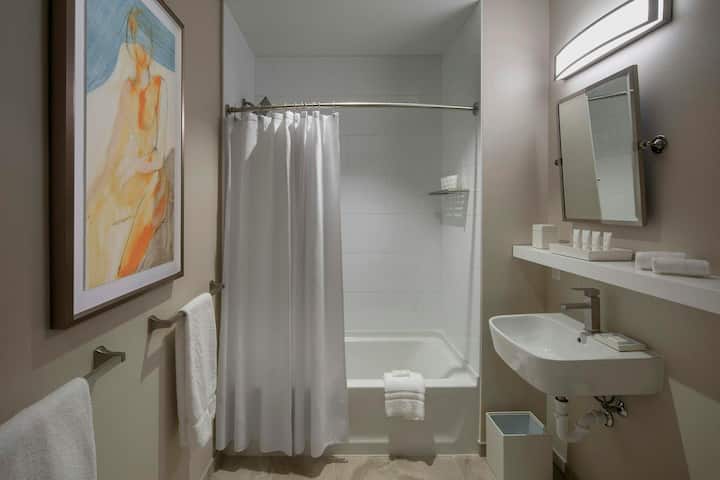 Well-placed In The Heart Of Santa Rosa - Santa Rosa