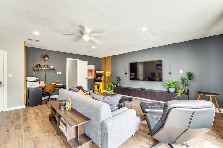 Spacious Family Home, 5 Mi To Galleria Dallas! - Carrollton, TX