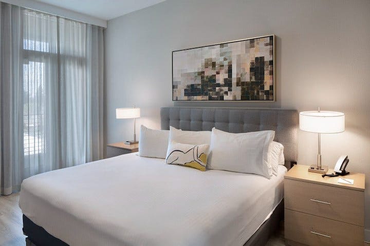 Spacious & Classy, With Full Kitchen & Living Spac - Santa Rosa, CA