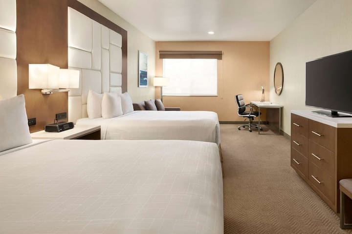 Dlx 2queens | Wyndham Anaheim | Near Disneyland - Anaheim, CA