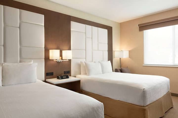 Wyndham Anaheim | King Room | Ideal For Disney Fun - Anaheim, CA