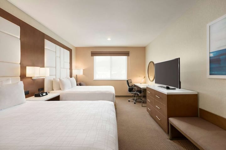 Wyndham Anaheim | 2 Queen | Near Disney | 2 Units - Santa Ana, CA