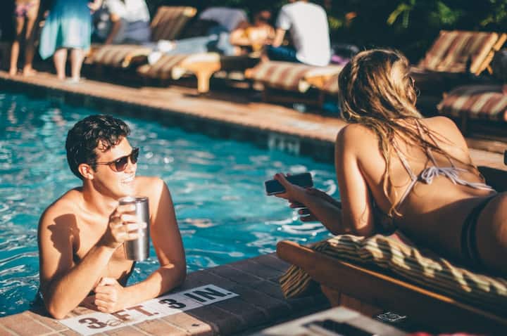 Walk To The Beach + Restaurant & Pool - Miami Beach