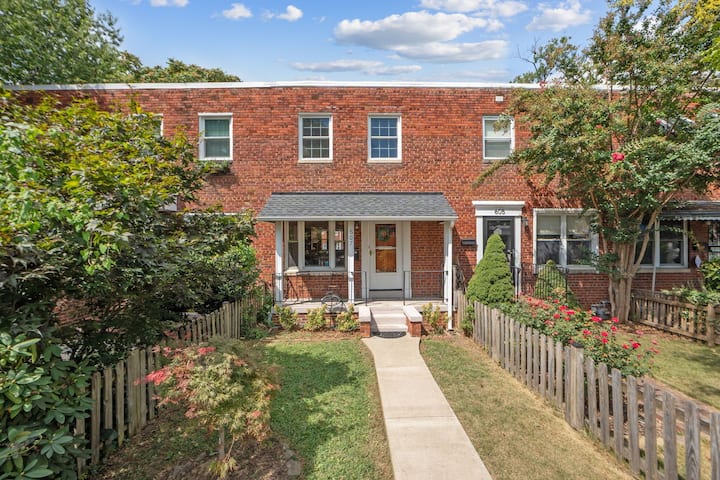 Old Town Gem | Walk To Dining, Shops & Riverfront - Alexandria, VA