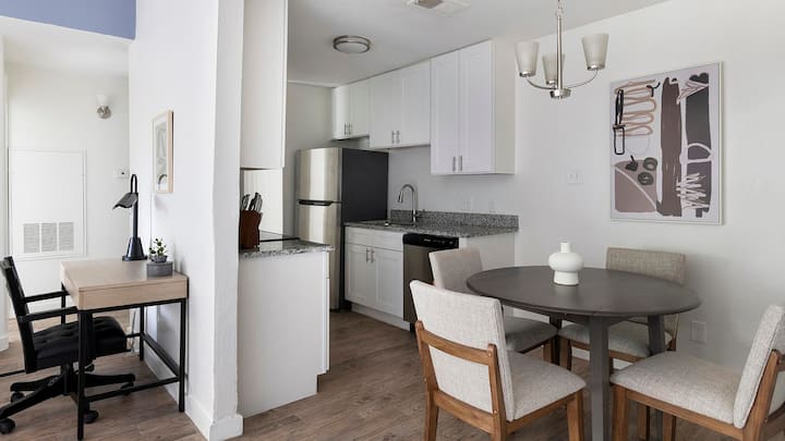 Landing | Amazing 2bd, Tennis Court, Pool - Lancaster, TX