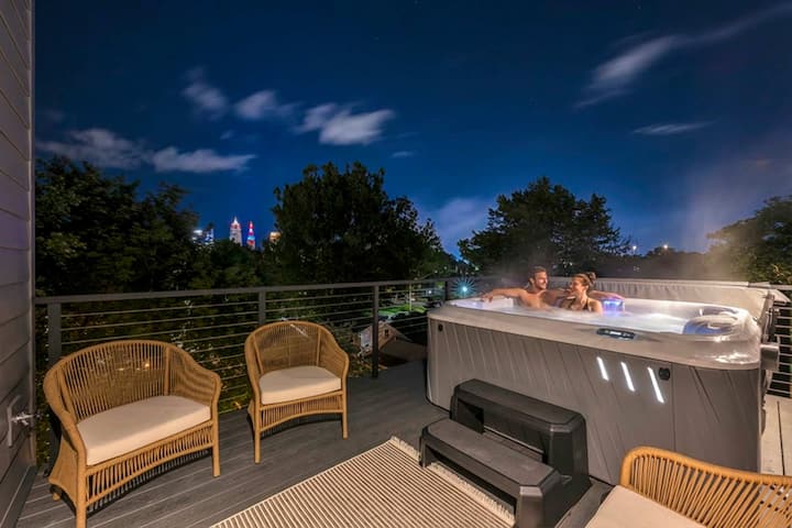 Cleveland Retreat | Hot Tub + Sauna - Cleveland, OH