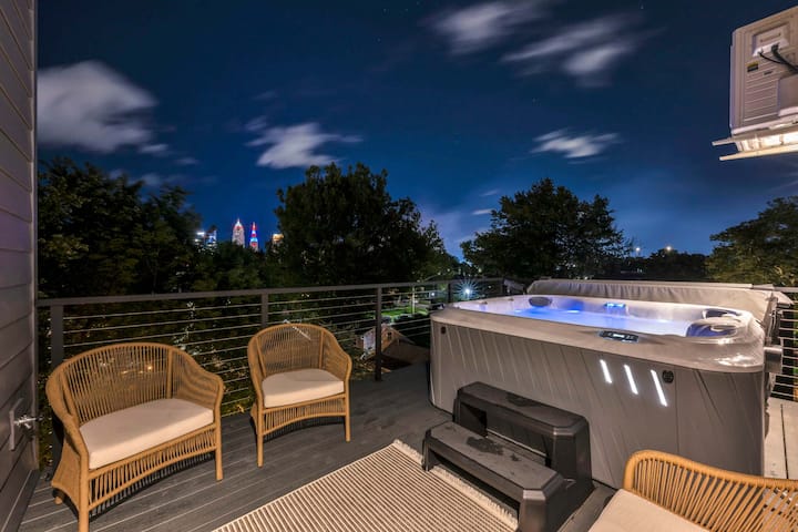 Cleveland Retreat | Hot Tub + Sauna - Cleveland, OH
