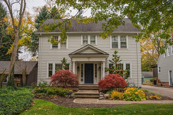 A Beautiful Retreat For The Professional Traveler - Cleveland Heights, OH