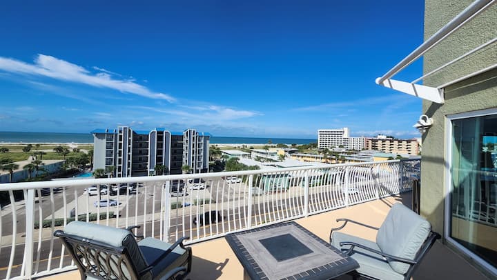 Penthouse W/ Panoramic Views | Walk To Sand - Treasure Island, FL