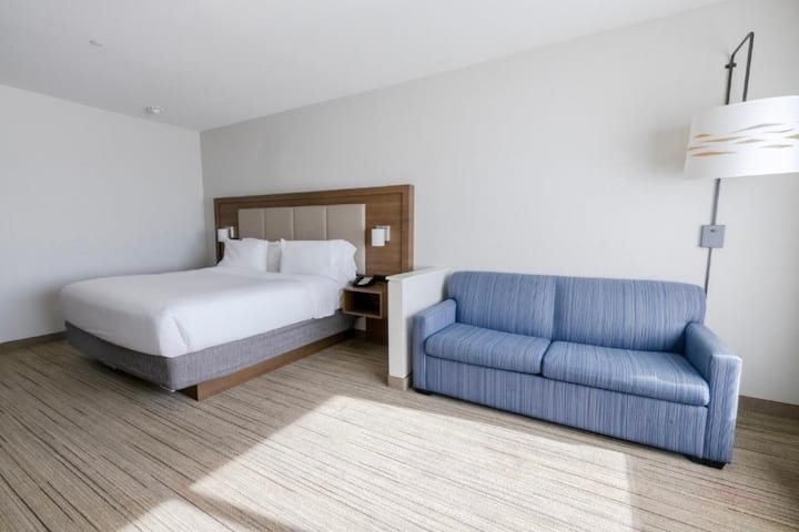 Near White Rock Lake | Heated Pool. Free Breakfast - Garland, TX