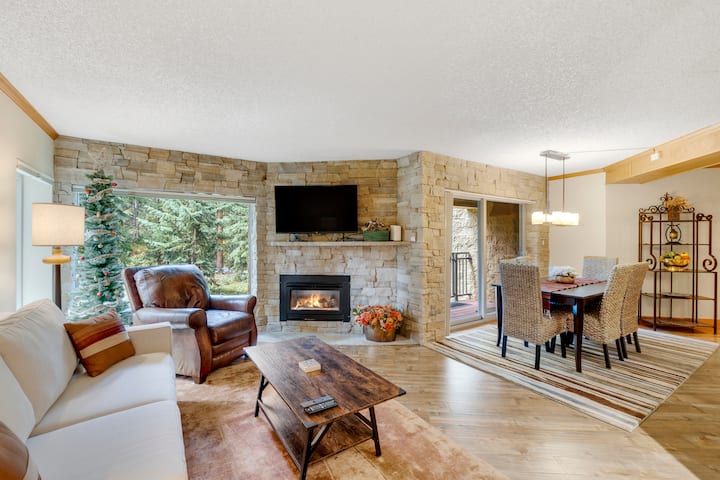 Cozy Mountain Retreat, Walk To Lift, Hot Tubs And - Breckenridge, CO