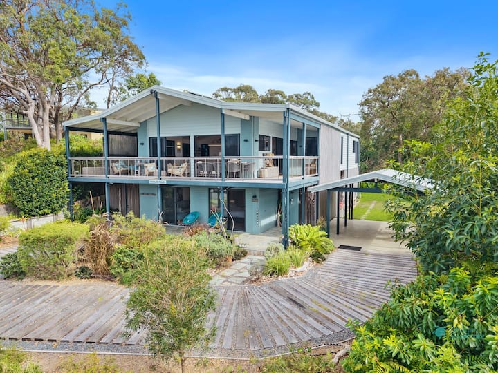 Whales Tale By Discover Stradbroke - Point Lookout