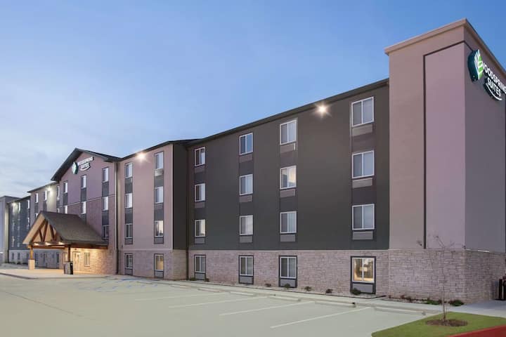 Near Monroe Regional Airport + Kitchen & Laundry - West Monroe, LA