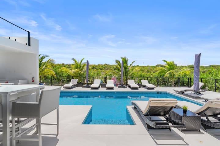 Private Pool Villa W/ Bbq, & Fire Pit + Near Beach - Turks and Caicos Islands