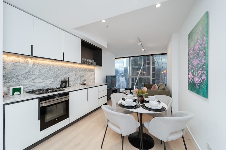 Family-friendly Cbd Apt| Next To Skybus W/ Pool - メルボルン