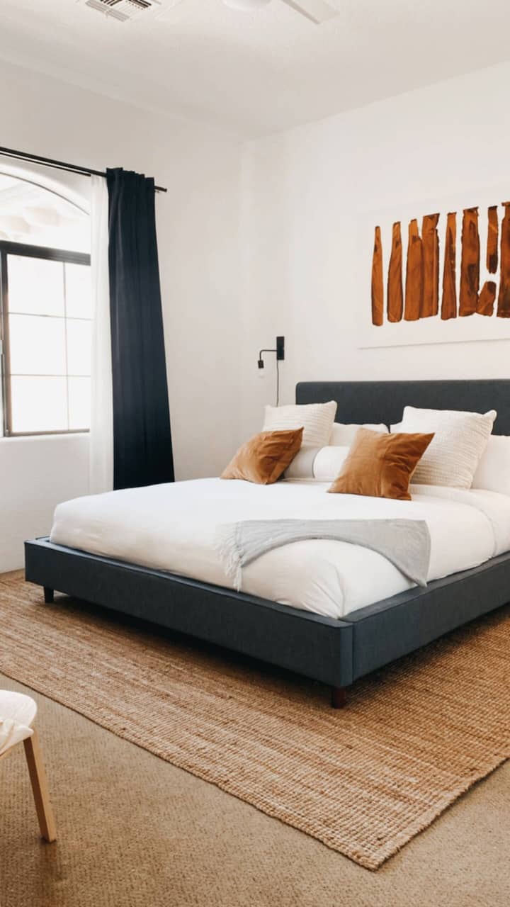 Designer Desert Condo! Pool/hot Tub. Dogs Welcome! - Indian Wells, CA