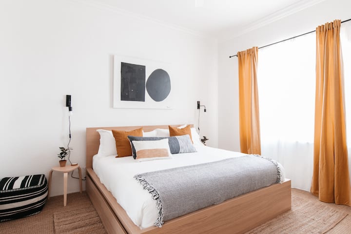 Designer Condo| 2 Beds |Sleeps 4 | Dogs Welcome! - Palm Desert, CA