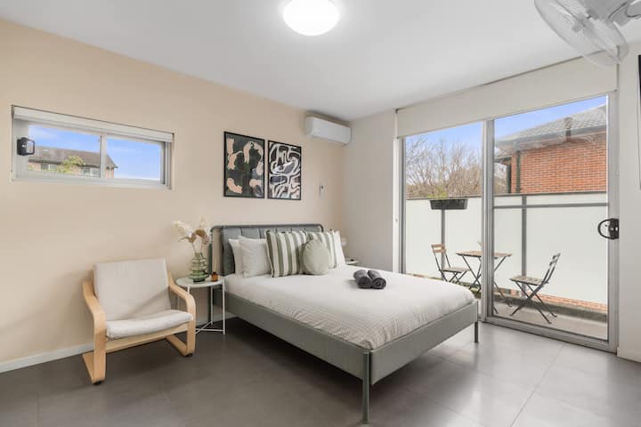 Lovely 12 Mins Walk Train Sta Bankstown Studioapt - Fairfield