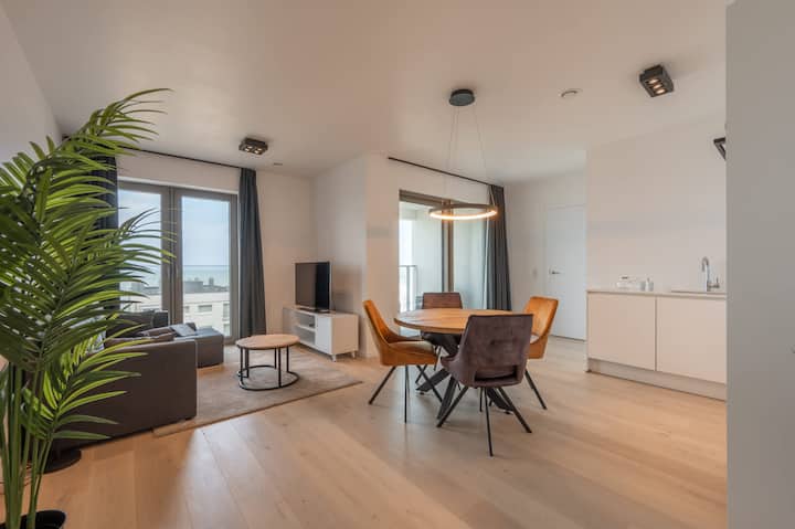 Stylish Seaside Apartment With Balcony - Ostende