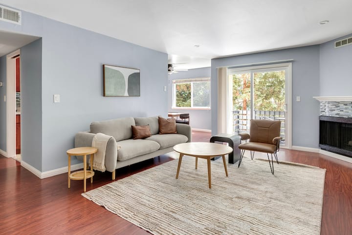 Blueground | Edgewood Park, Pool, Nr Sequoia Park - Redwood City, CA