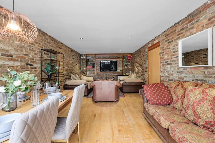5 Bed/2 Bath Private House With Balcony - London - Londra