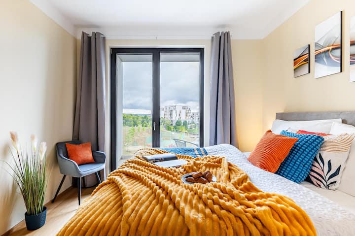 1bdr Apt W/ Balcony • Garage • 250+ Mbs Wifi - Prague