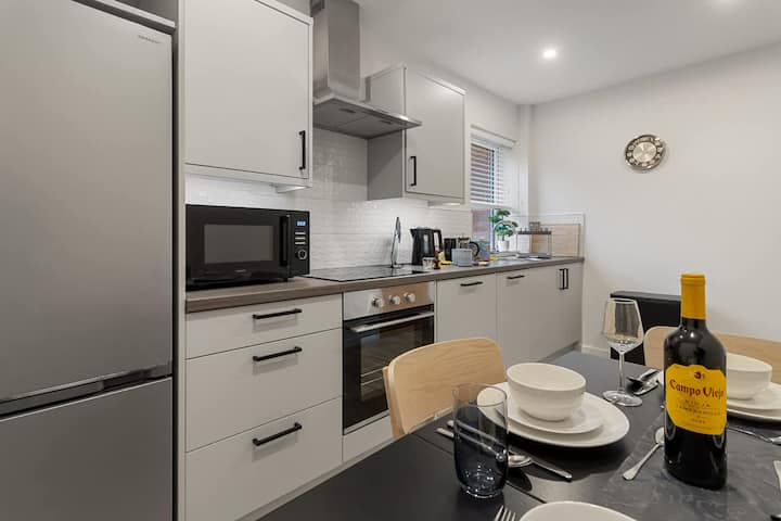 City Pulse 2 Bed Apartment - Short Stays Uk - Exeter