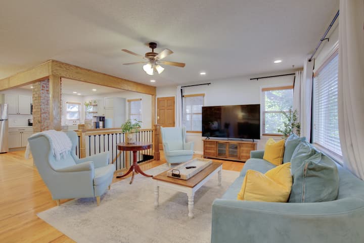 4br Comfy Home -Theater, Ping Pong, & Office Setup - Tuttle Creek State Park, Manhattan