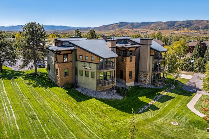 Top Floor Mountain Retreat — Ski, Hike & Relax! - Steamboat Springs