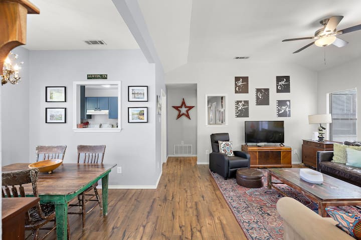 Chic South 5th Getaway By Barclé - Austin