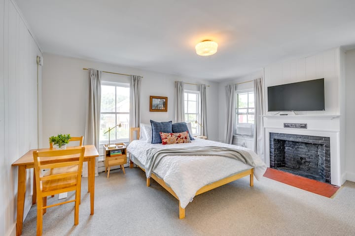 15 Mi To Stowe Mountain Resort: Main Street Studio - Waterbury Village Historic District