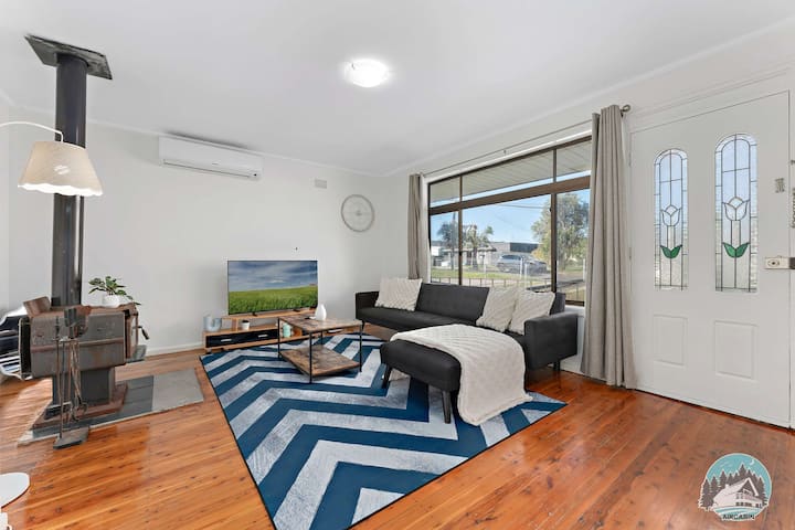 Aircabin - Stylish 4 Bedrooms Home In Colyton - Saint Marys