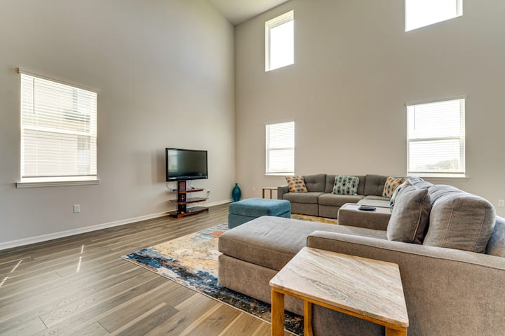 Pool Access: Family Gem W/ Views In St Cloud! - Lake Mary Jane, FL