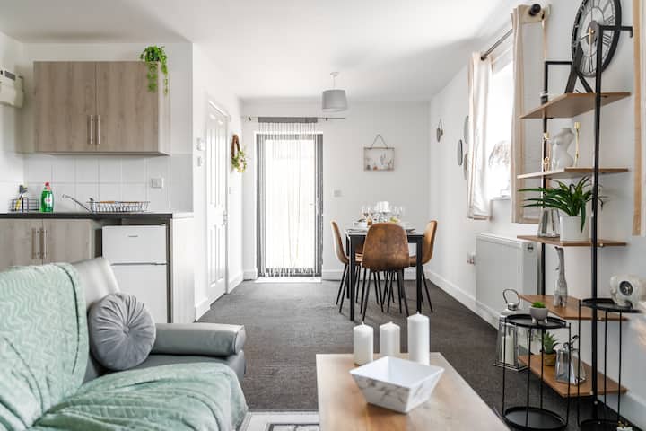 Modern 1-bed Apartment With Parking Near Heathrow - London Heathrow Airport (LHR)