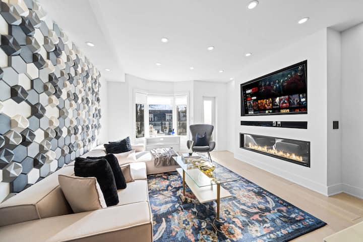 Elegant 3br Escape | Modern Vibes W/ Parking! - Toronto